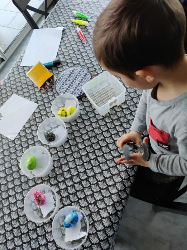 Activité enfant 2 ans à la maison : 25 + idées d'activités