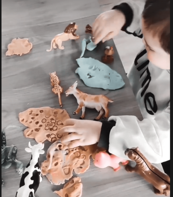 Activité enfant 2 ans à la maison : 25 + idées d'activités
