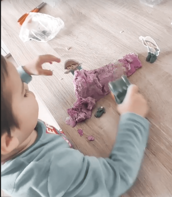 Activité enfant 2 ans à la maison : 25 + idées d'activités